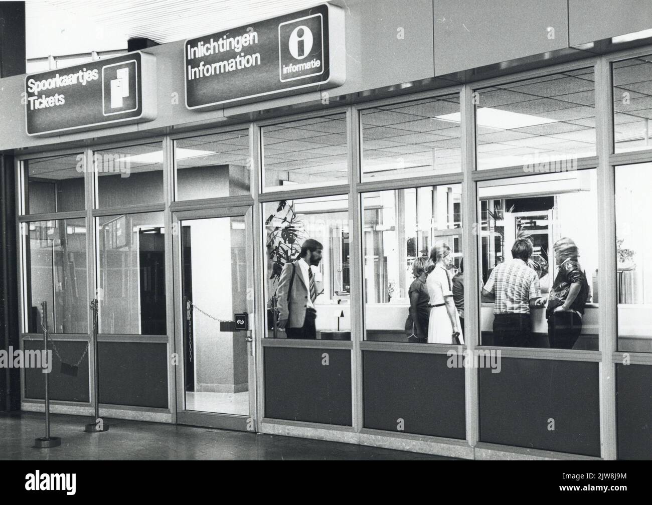 Interior of the N.S. station Schiphol: Intelligence Office and place ...