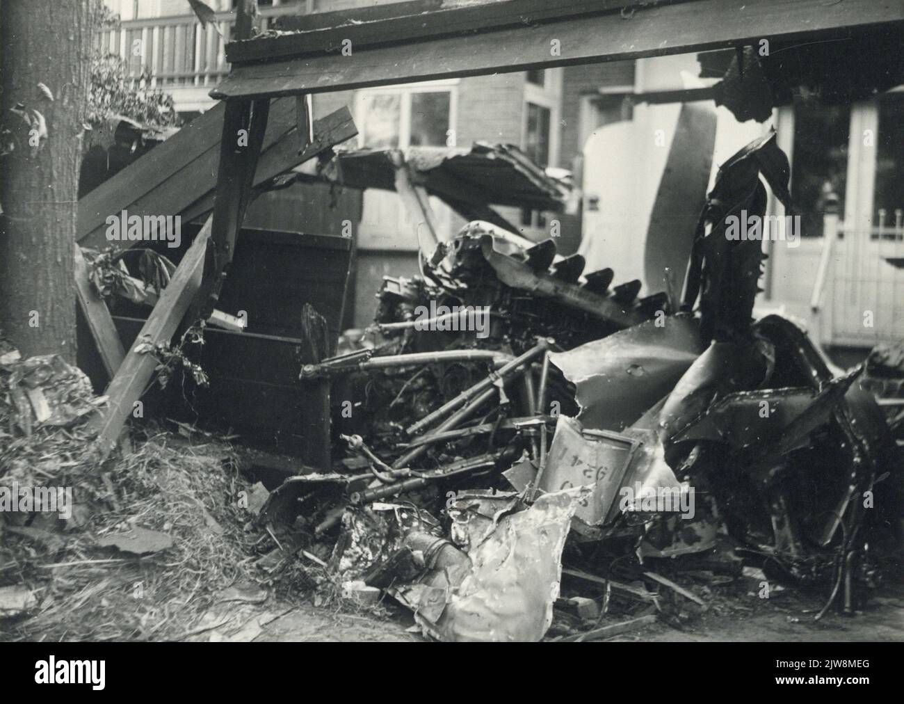 Image of the aircraft engine landed in the courtyard of Garage ...