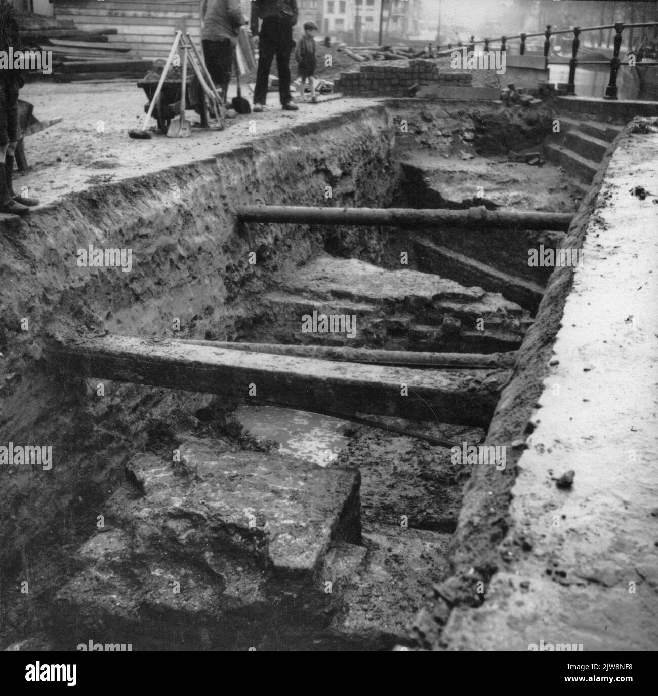 Image of excavations at the height of the sand bridge over the ...