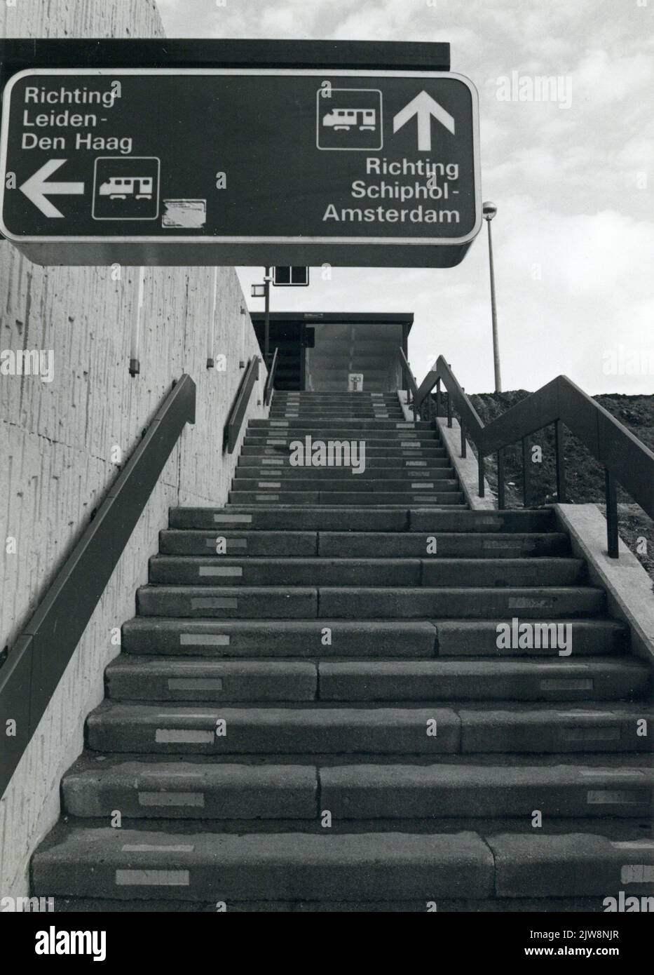 Hoofddorp station hi-res stock photography and images - Alamy