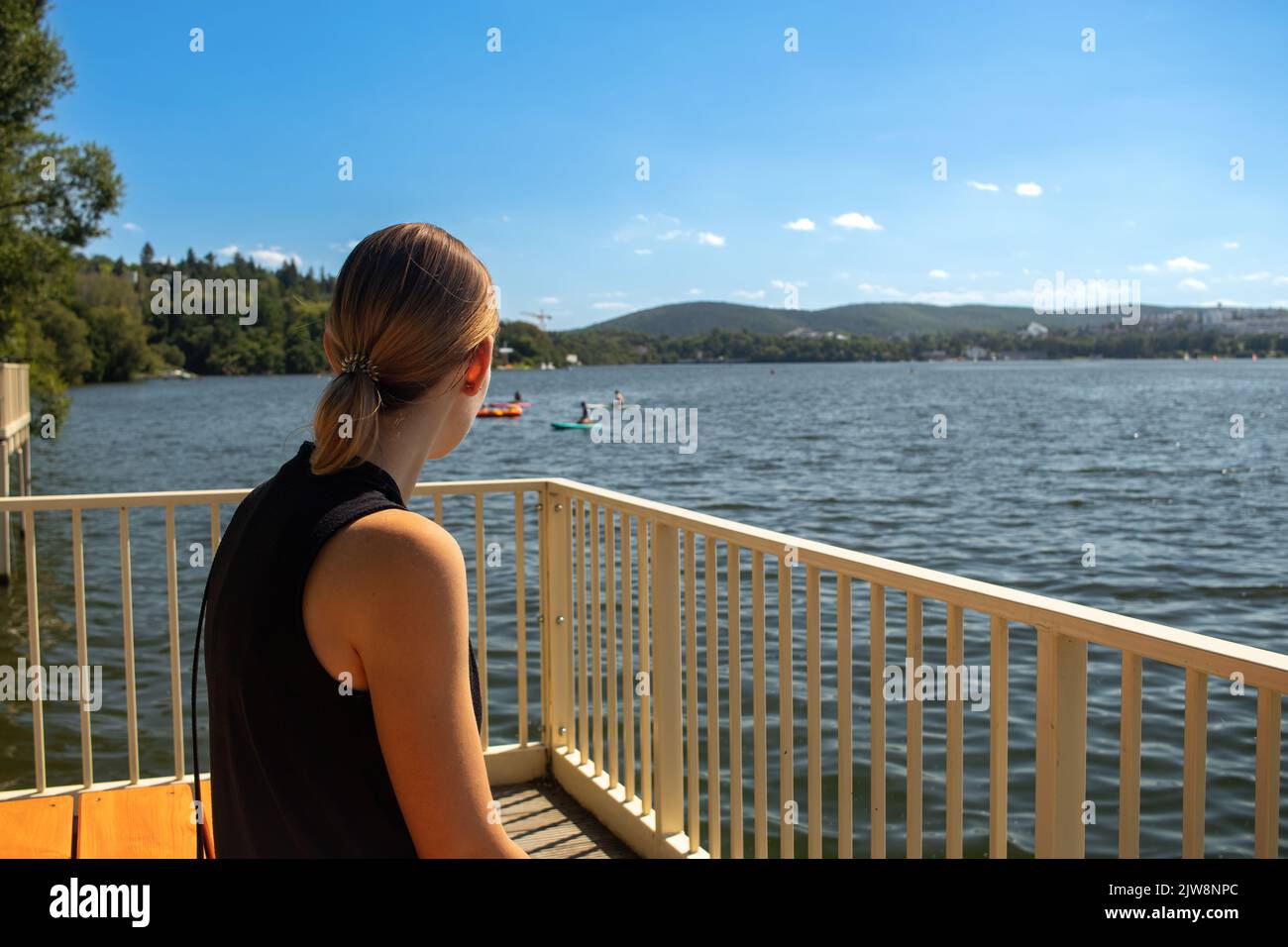 Beautiful woman from behind hi-res stock photography and images - Alamy