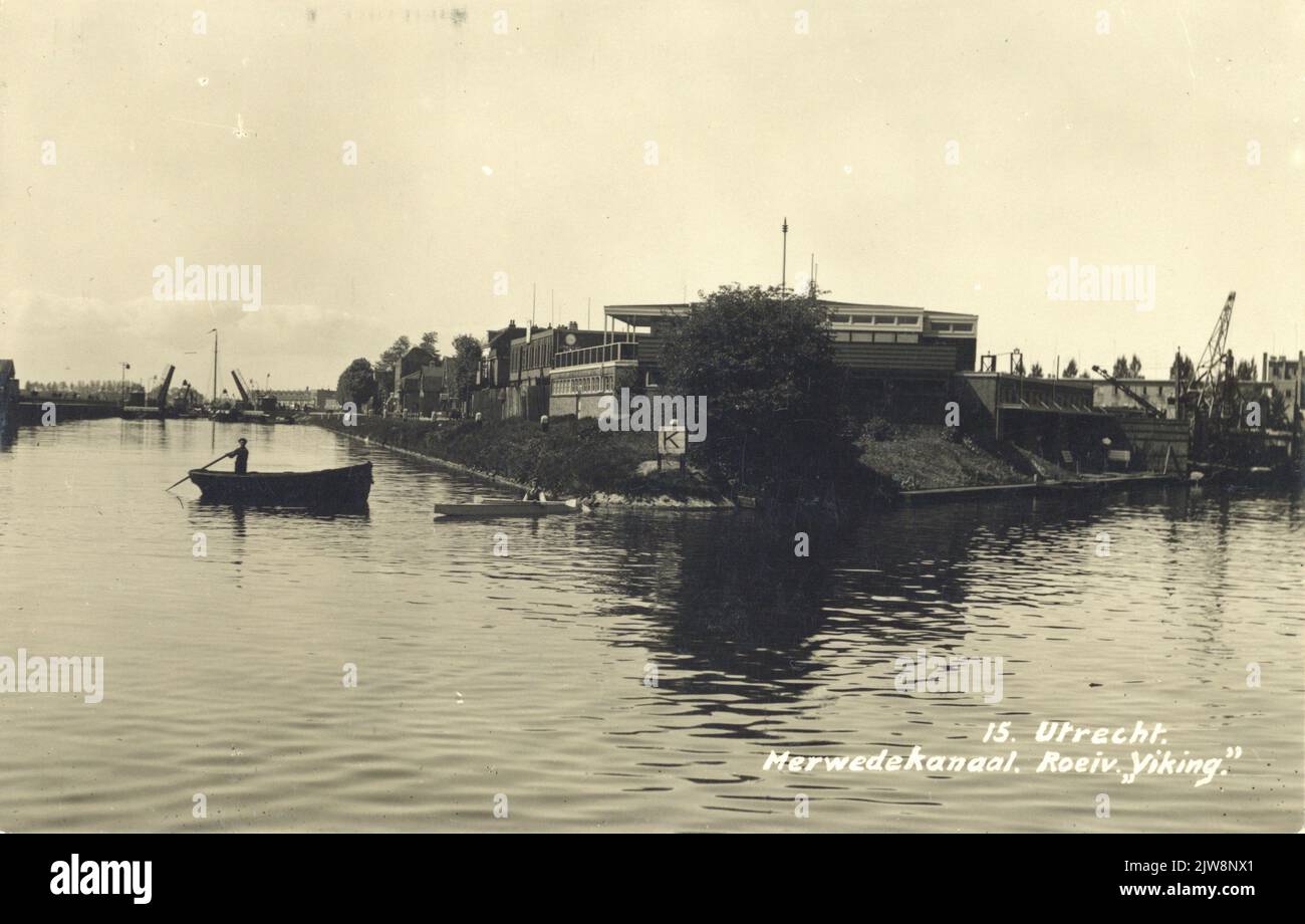 View of the Merwedekanaal in Utrecht with the Oude Rijn on the right ...