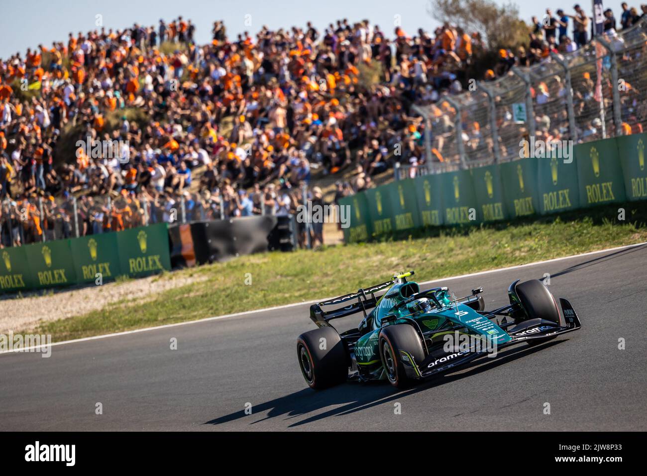 05 VETTEL Sebastian (ger), Aston Martin F1 Team AMR22, action crowd ...