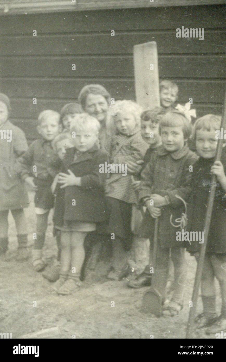 Image of the steam locomotive No. 3913 (series 3900) of the N.S. With ...
