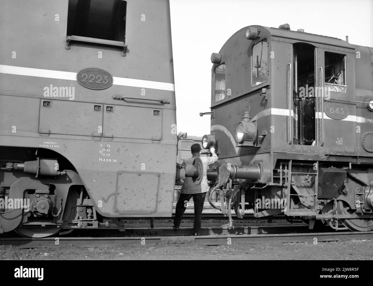 Image of a shunter between the diesel-electric locomotive no. 2223 (series 2200/2300) of the N.S ...