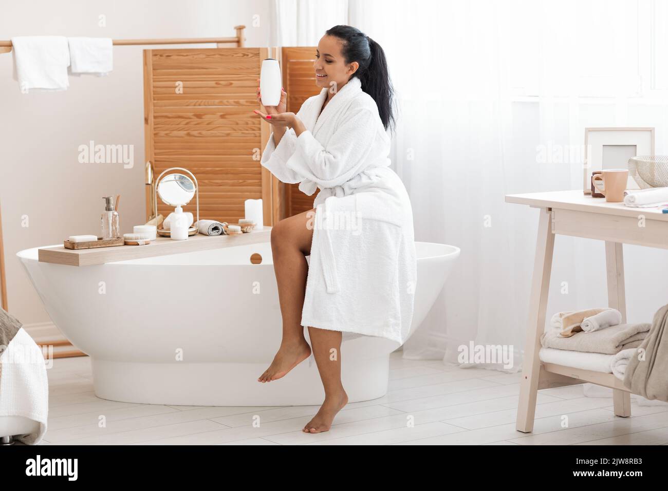 Mixed bathroom hi-res stock photography and images - Alamy