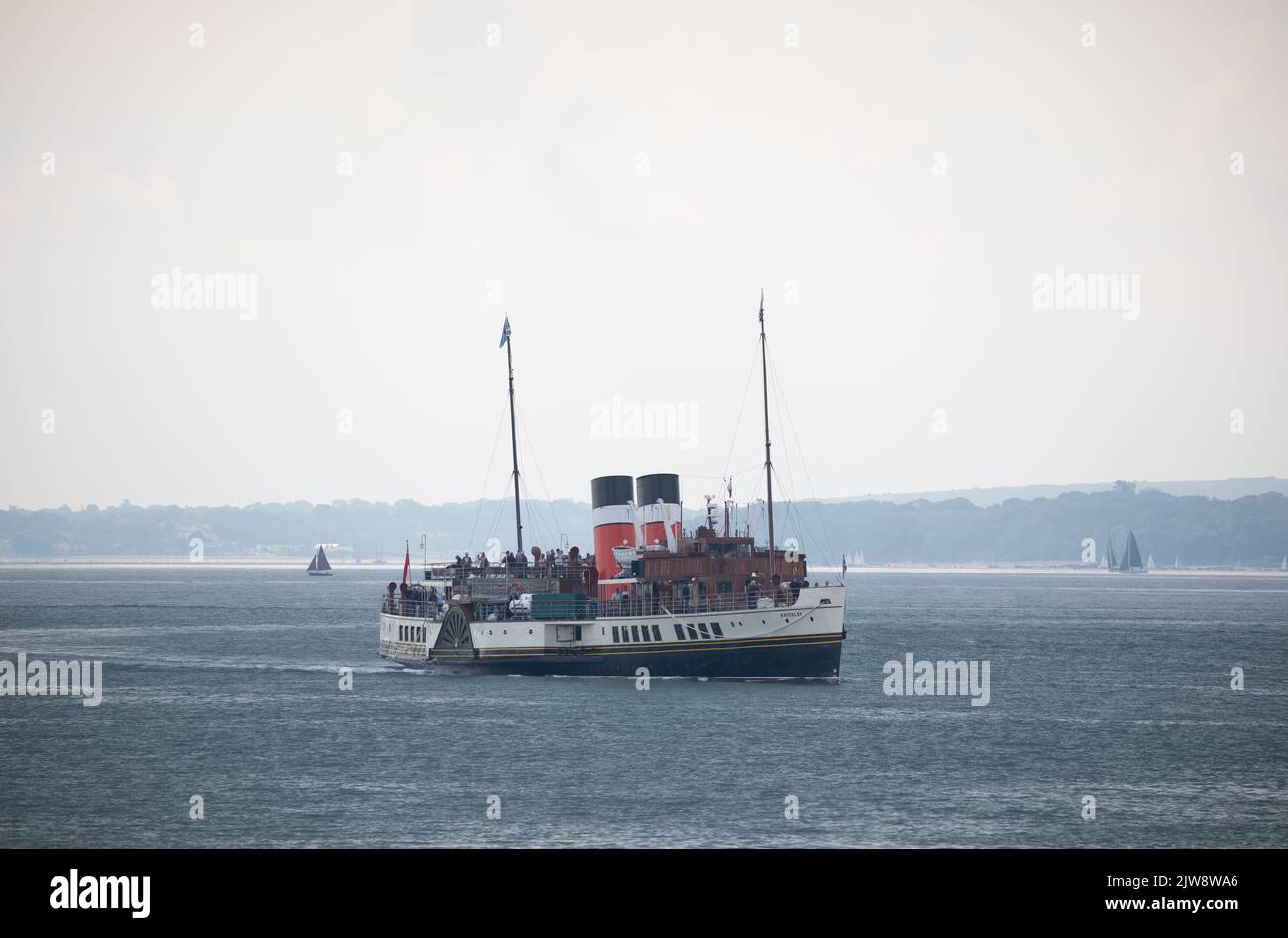 Paddle Steamer Waverley full of tourists on a day trip around the ...