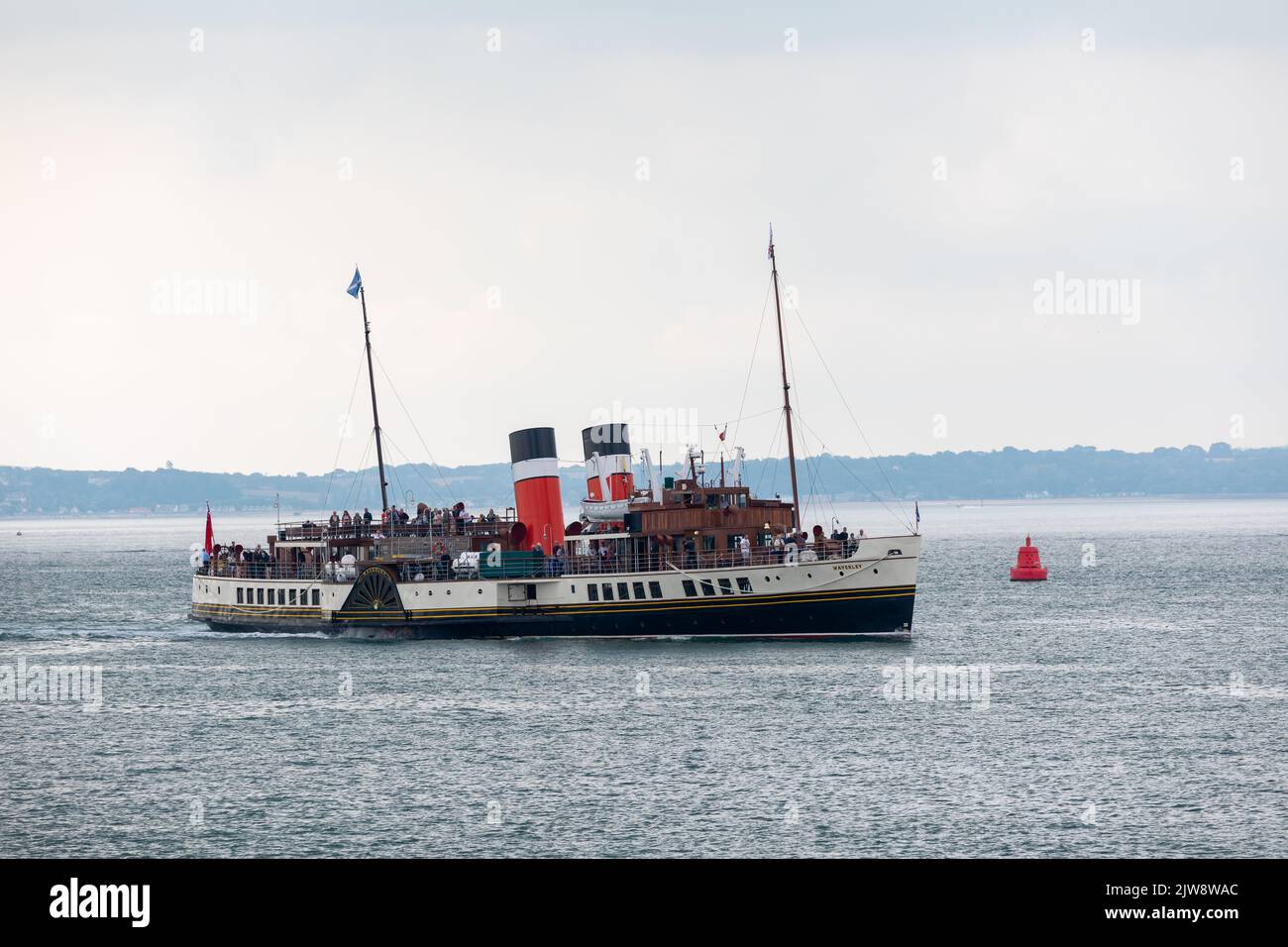 Paddle Steamer Waverley full of tourists on a day trip around the ...