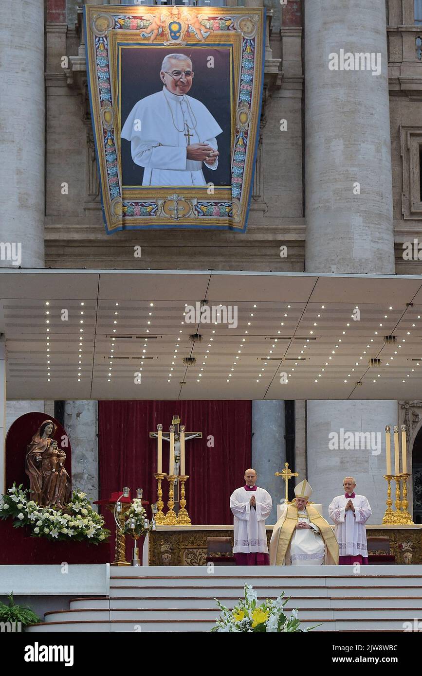 Pope Francis presides over the beatification Mass of Pope John Paul I ...