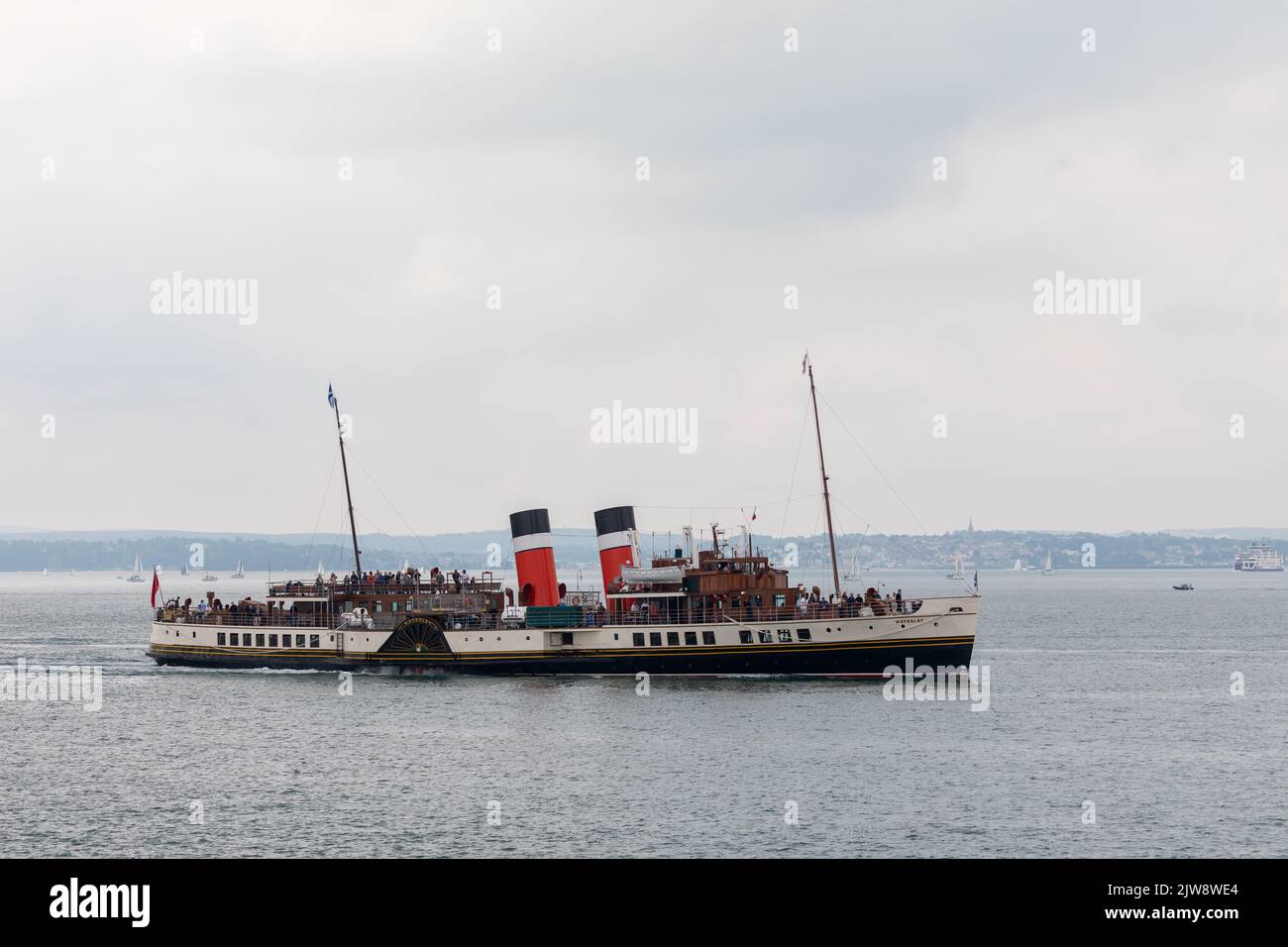 Paddle Steamer Waverley full of tourists on a day trip around the ...