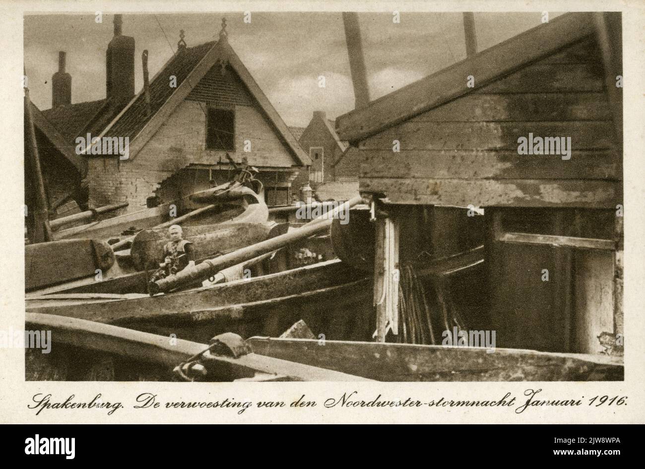 Destroyed shed image hi-res stock photography and images - Alamy