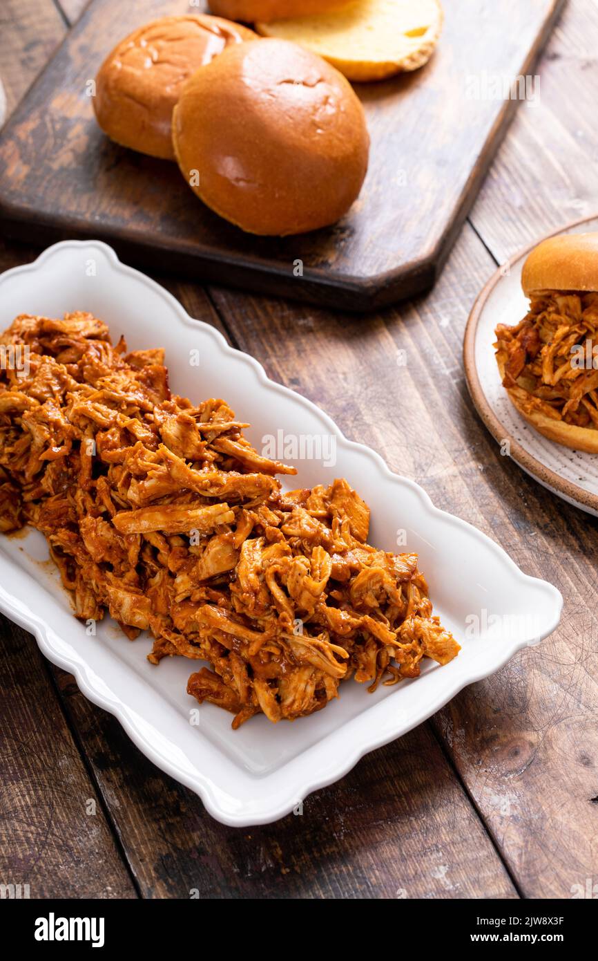 Pulled bbq chicken on a serving plate Stock Photo - Alamy