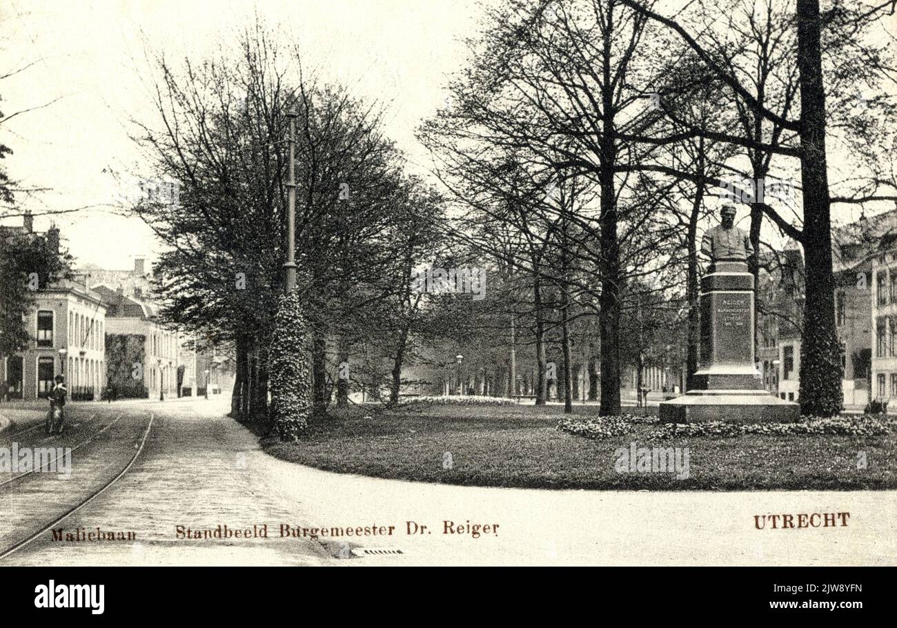 View of the Maliebaan in Utrecht with the statue Mayor Dr. B. Reiger ...