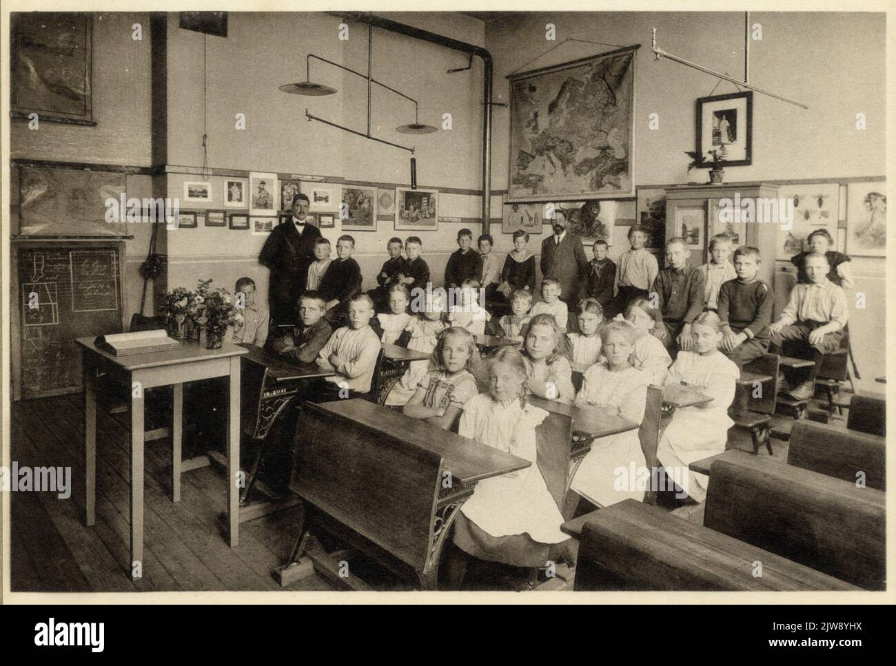 Group portrait of the children of primary school, belonging to the ...