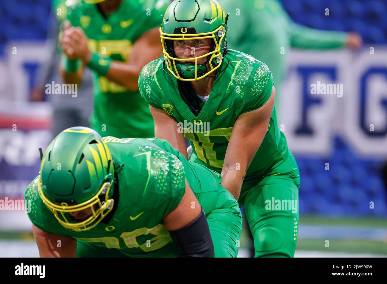 September 3, 2022: Oregon's Bo Nix (10) warms up prior to the Chick-fil ...