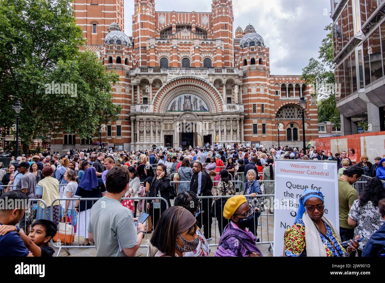 London, UK. 3rd September 2022, Religious devotees queue outside ...