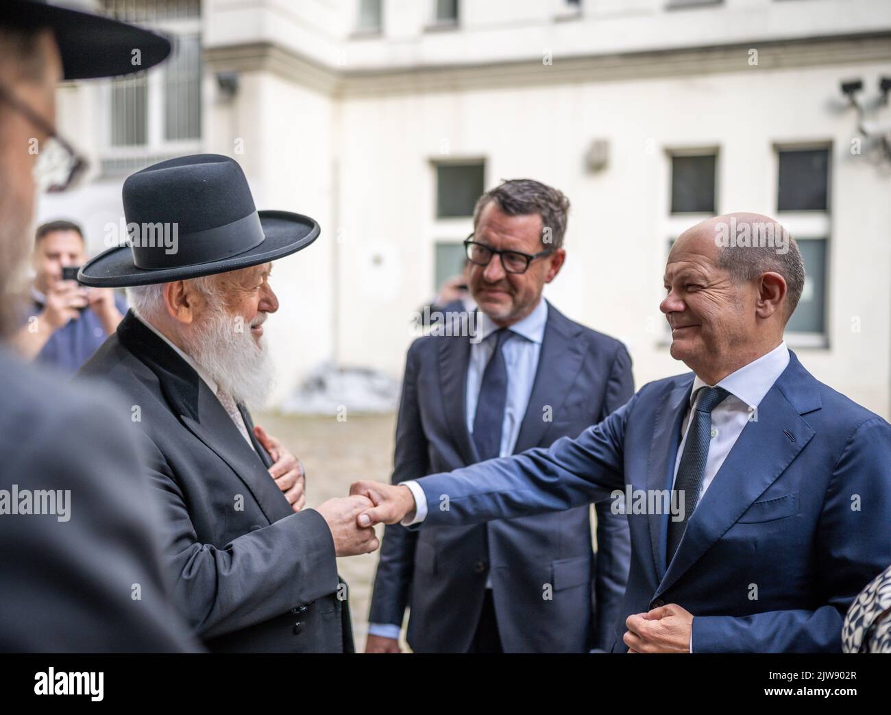 Berlin, Germany. 04th Sep, 2022. German Chancellor Olaf Scholz (SPD, r ...