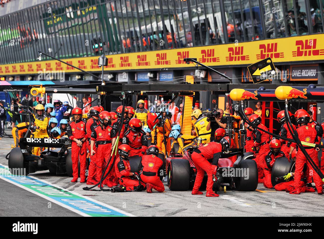 Carlos Sainz Jr (ESP) Ferrari F1-75 makes a pit stop. Dutch Grand Prix, Sunday 4th September ...
