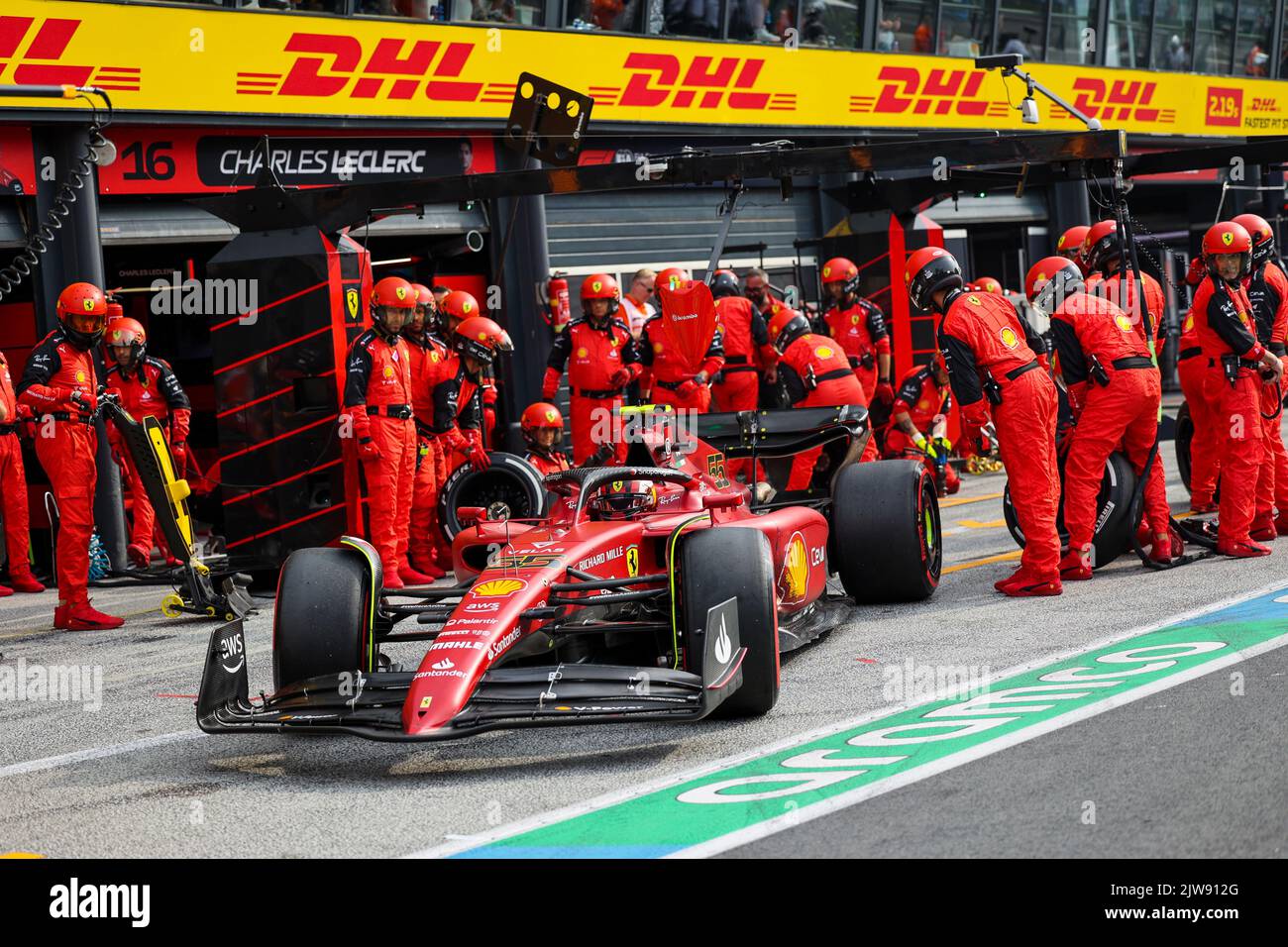2022 formula one pit stop ferrari hi-res stock photography and images ...