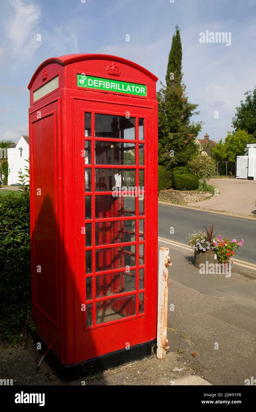 Telephone box defibrillator hi-res stock photography and images - Alamy