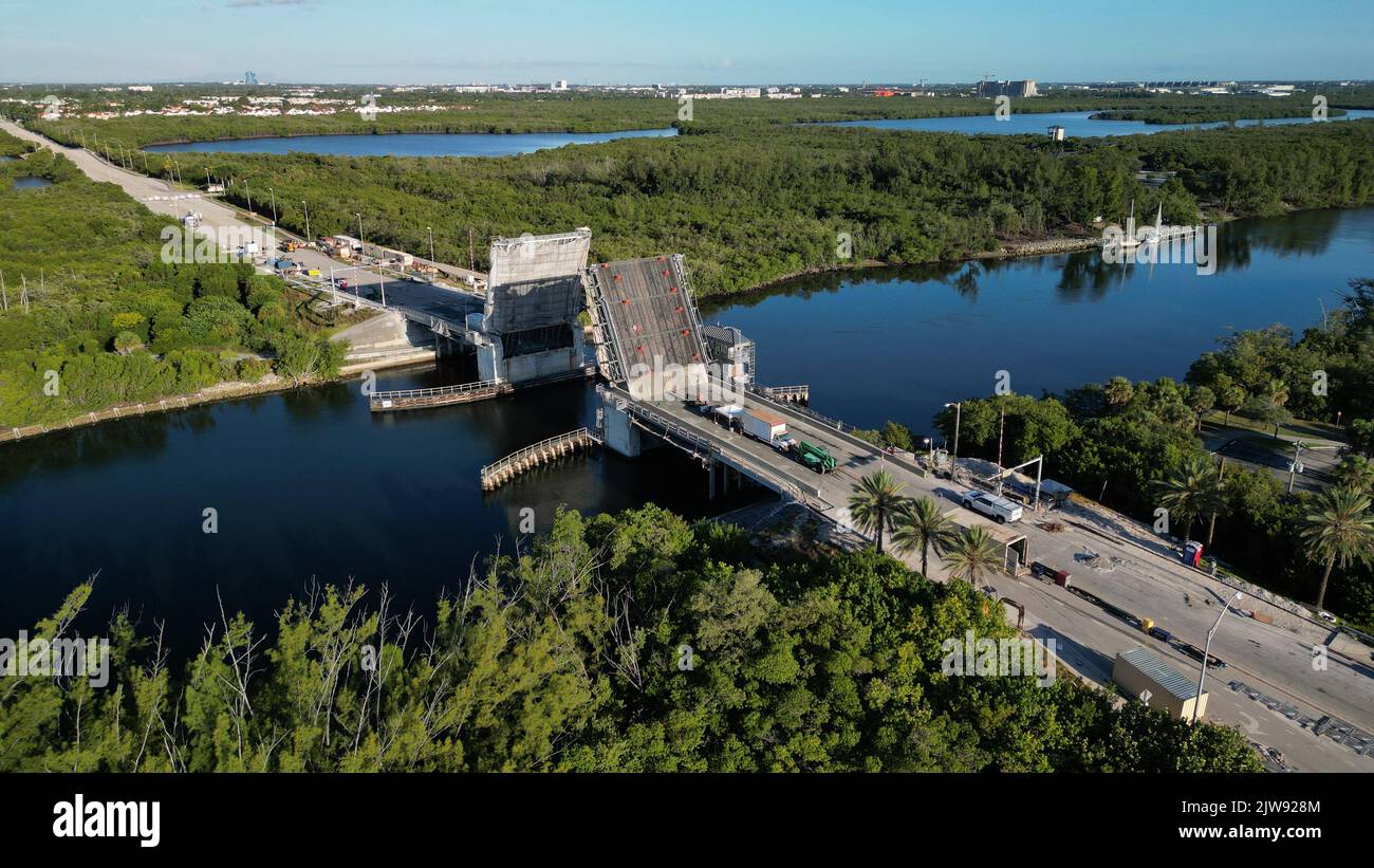 Aerial view of bridge construction over the Intracoastal Waterway Stock ...