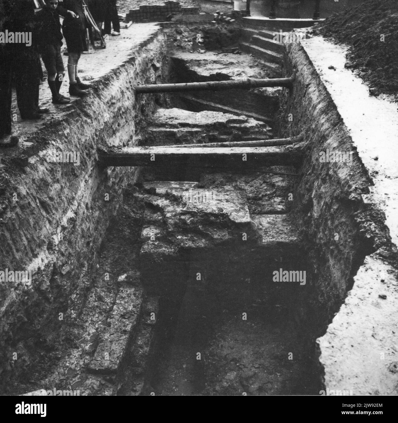 Image of excavations at the height of the sand bridge over the ...