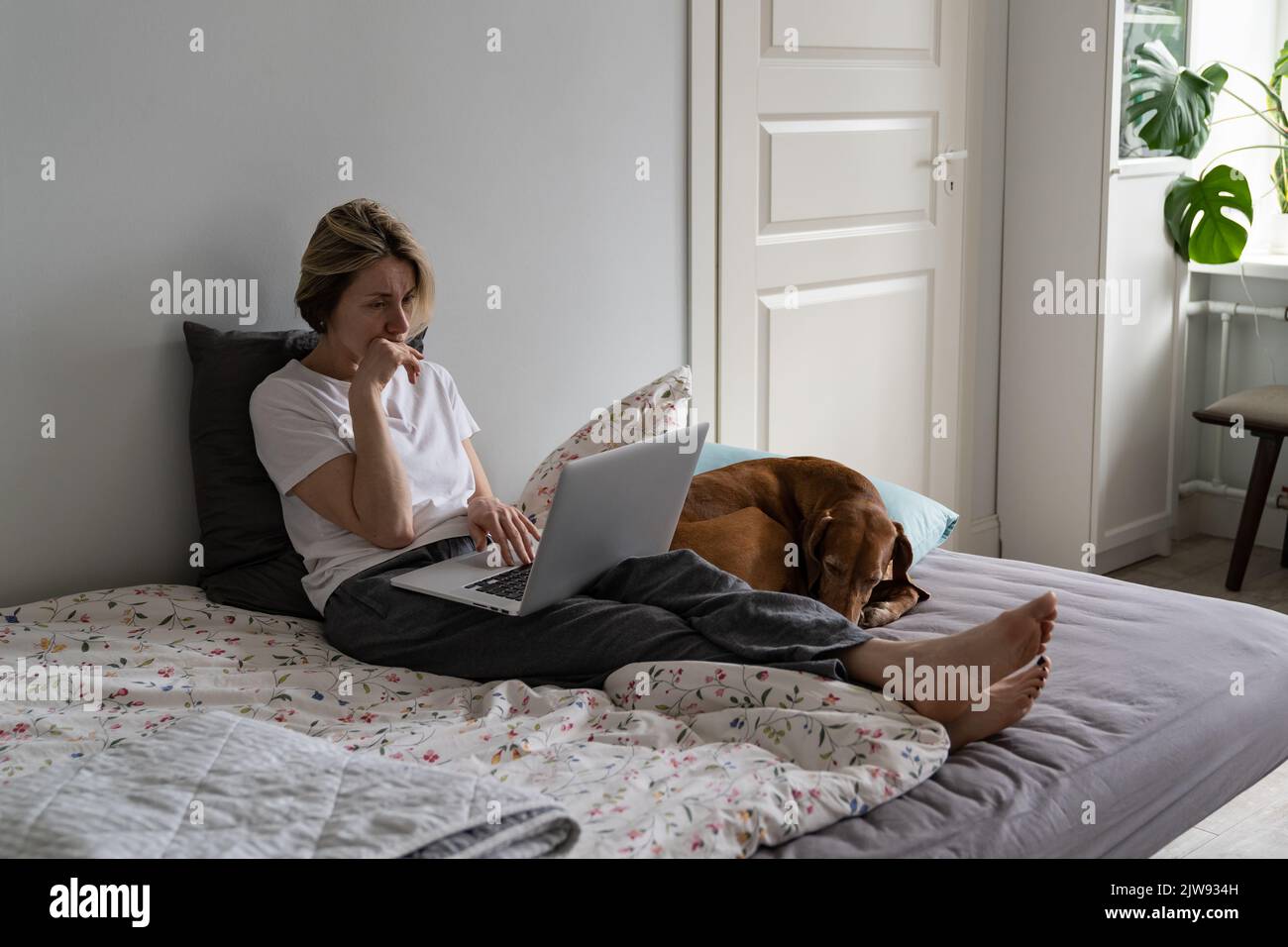 Mature woman finds job hi-res stock photography and images - Alamy