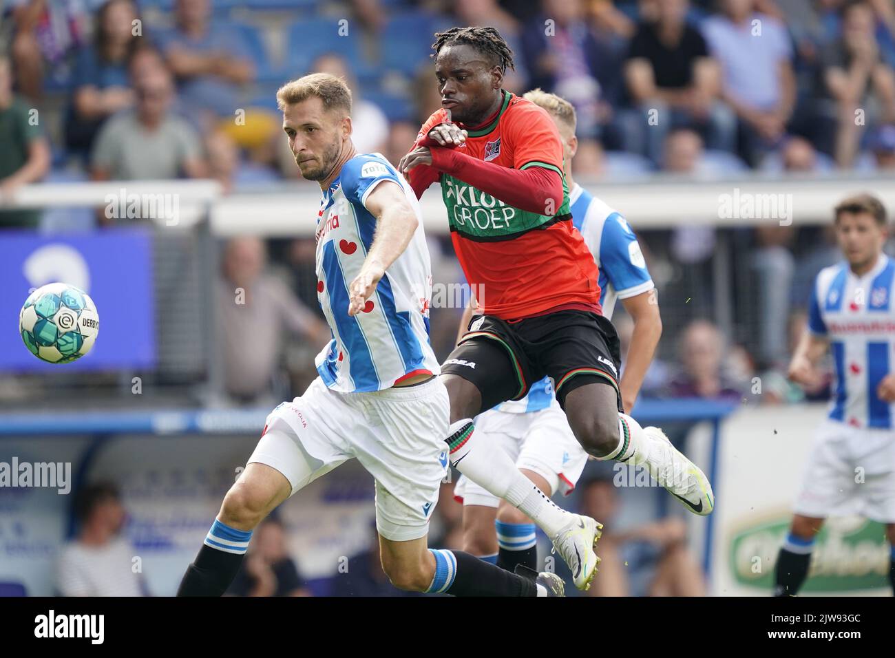 HeereNVEEN - (lr) Pawel Bochniewicz of SC Heerenveen, Landry Dimata or ...