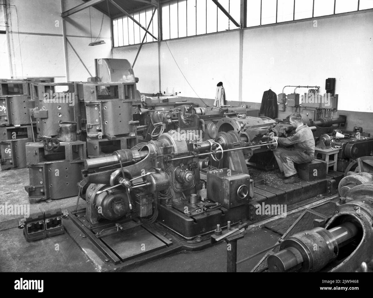 Image of the manufacture of the engines for the Diesel-Electric ...