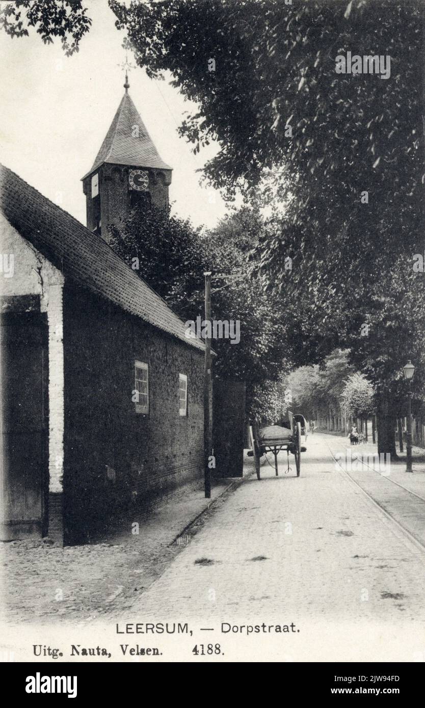 View of the facades of the Huizen Voorstraat 20 (left) -24 in Utrecht ...