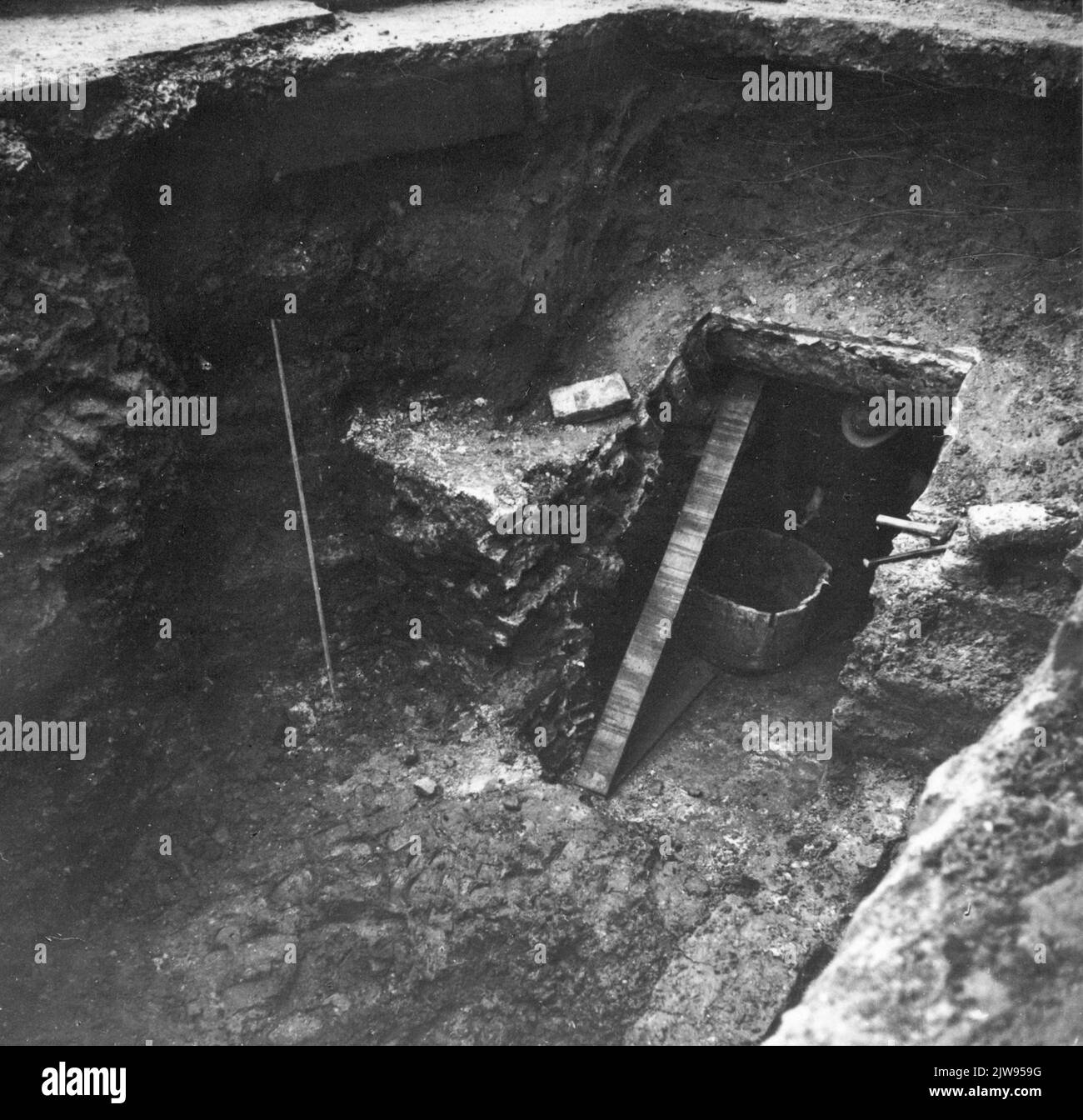 Image of excavations at the height of the sand bridge over the ...