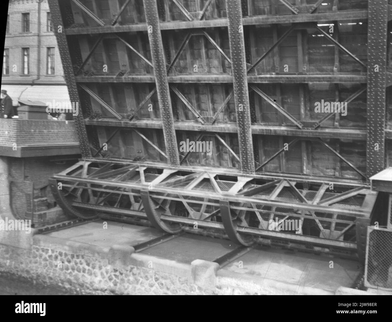 Image of the Kwadrant (role over which the bridge is moving) of the ...