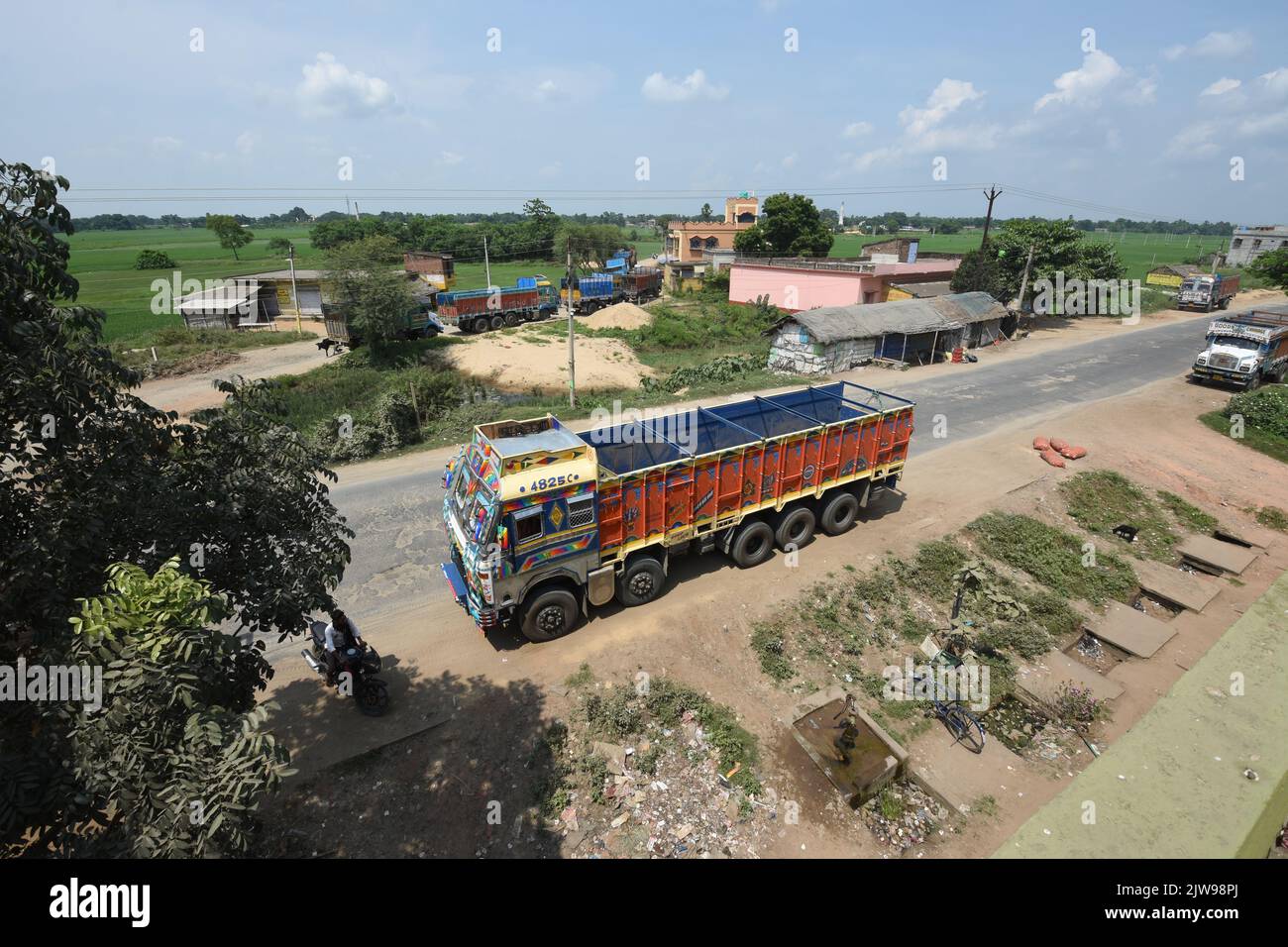 Tata Signa 4825 16 wheeler modified truck. West Bengal, India Stock ...