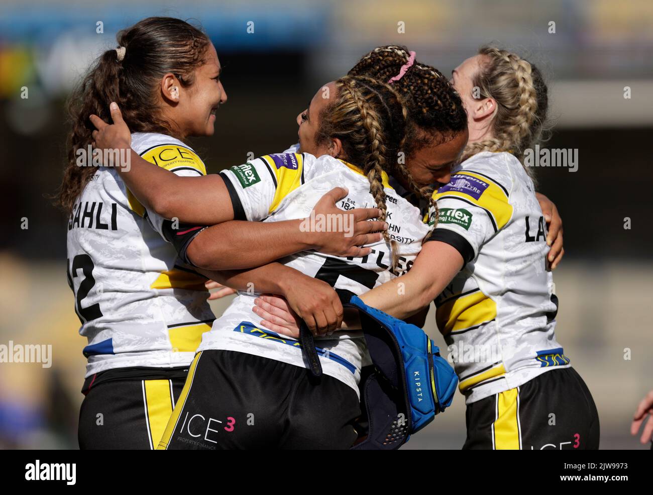 York City Knights’ Kelsey Gentles (centre) Lelia Bessahli (left) and ...