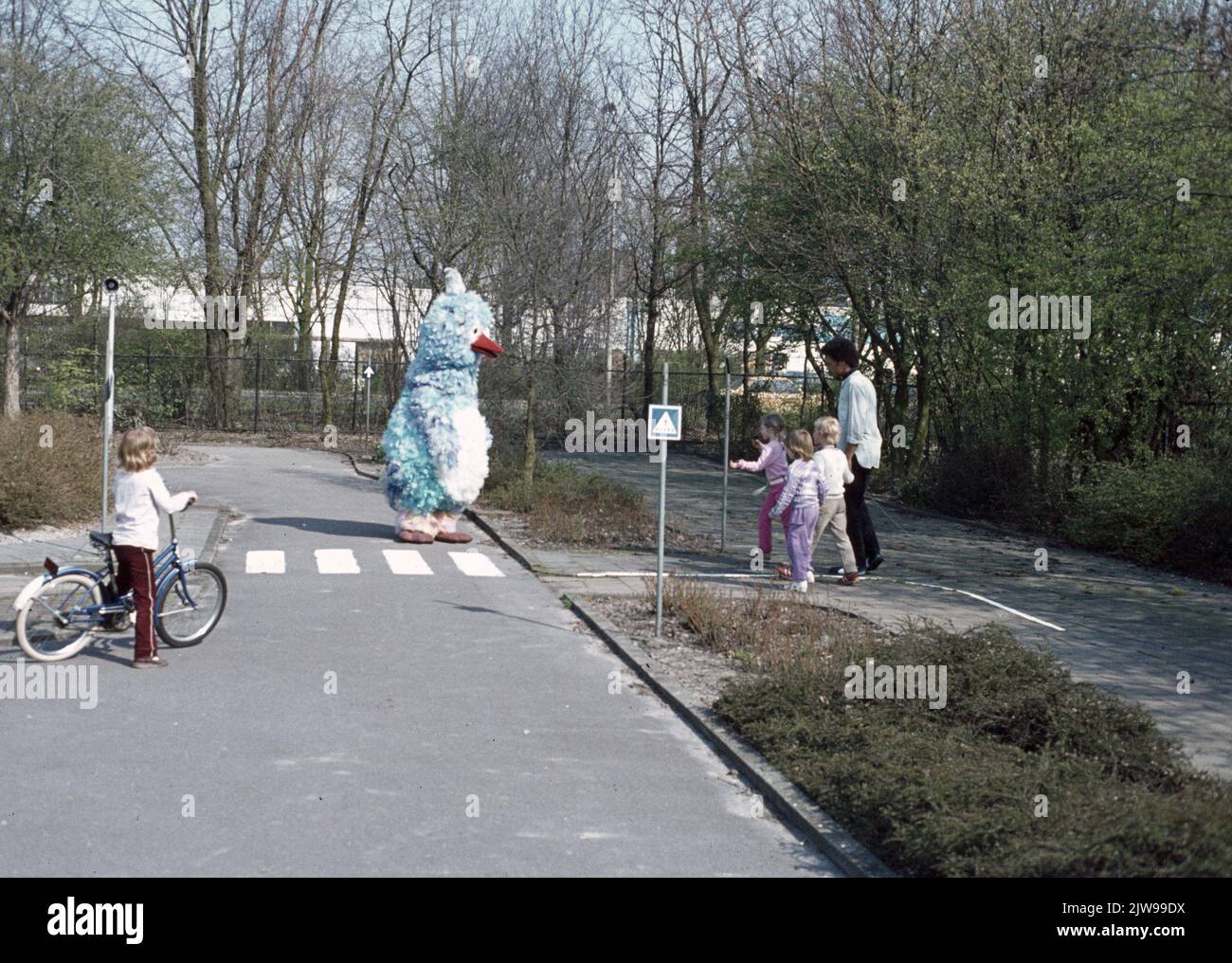 Sesame street television program hi-res stock photography and images ...