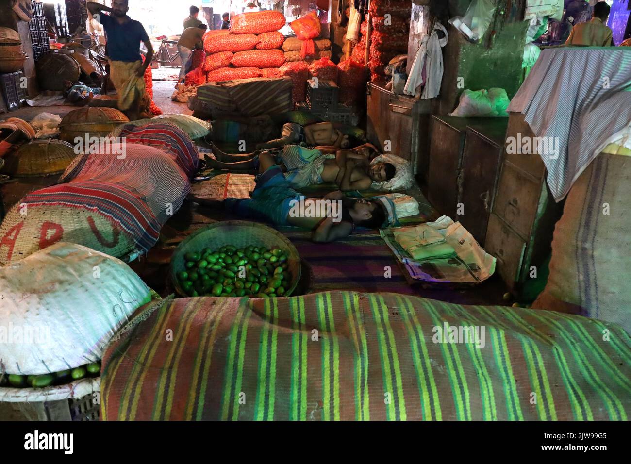 Karwan bazaar hi-res stock photography and images - Alamy