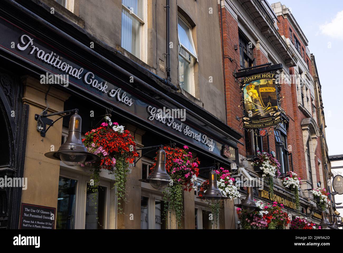 Beautiful pub in streets manchester hi-res stock photography and images ...