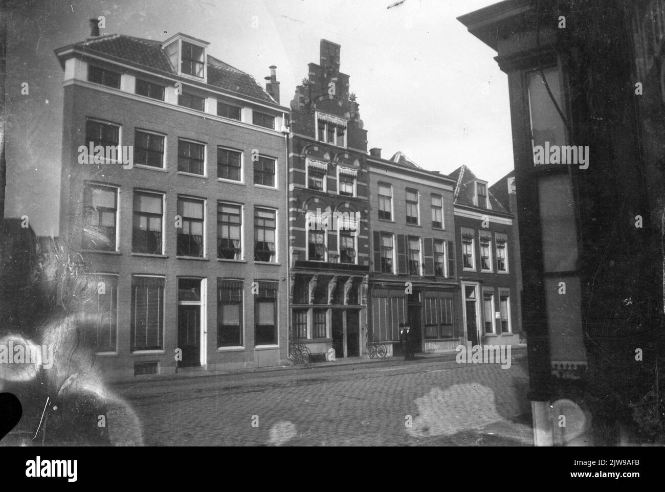 View of the facades of the Huizen Voorstraat 12 (left) -18 in Utrecht ...