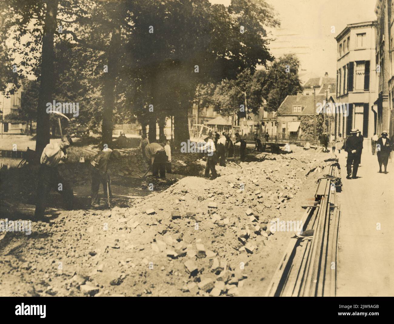 Image of the paving work in the Maliesingel in Utrecht: cutting out ...