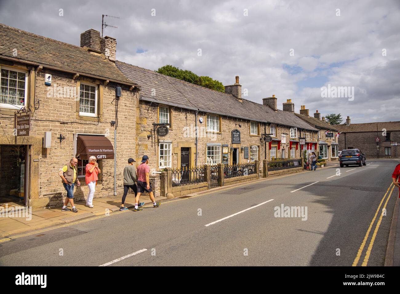 Beautiful village of Castleton in the Peak District - MANCHESTER, UK ...