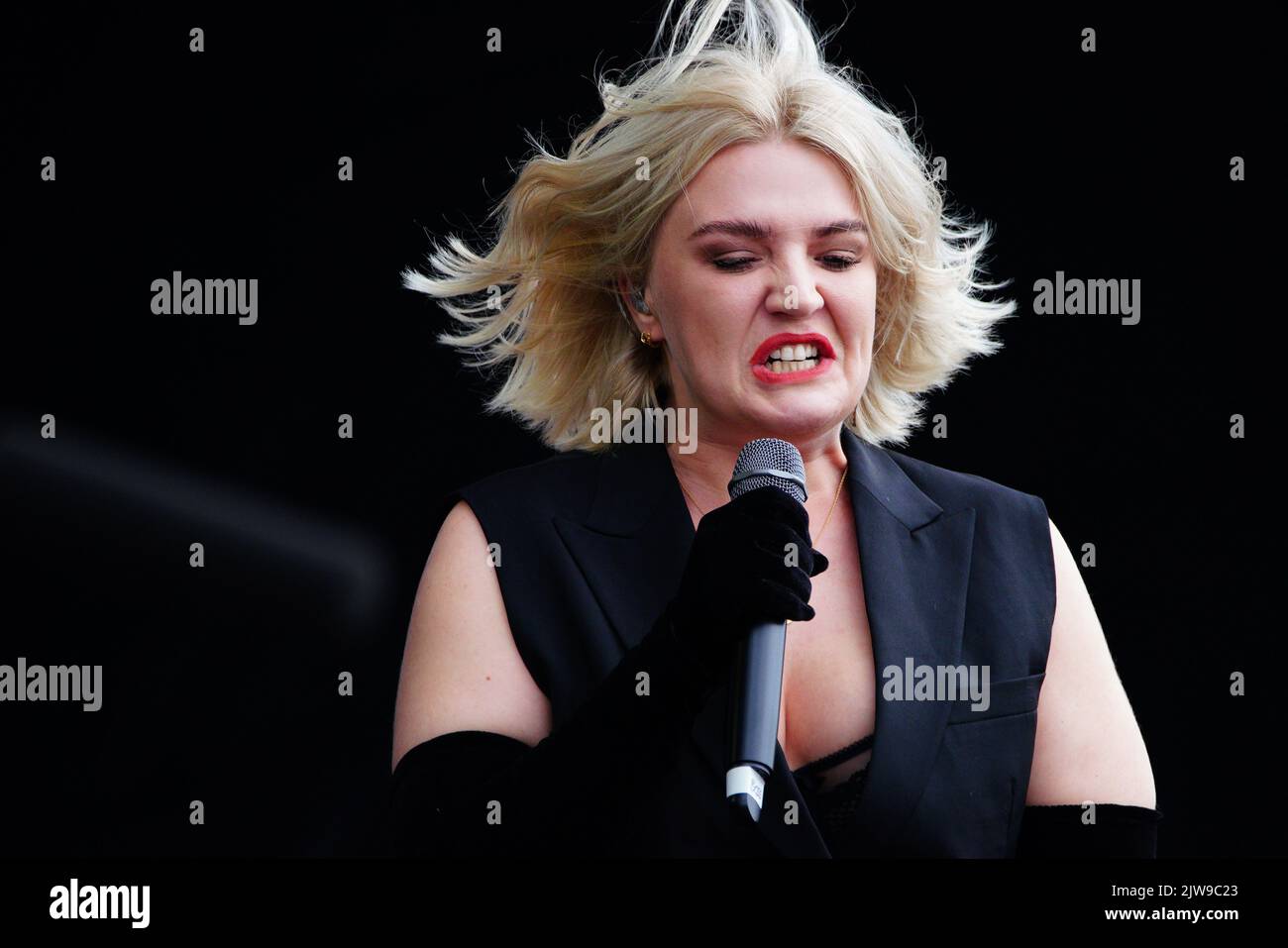 Singer-songwriter Self Esteem, Rebecca Lucy Taylor, performing at the ...