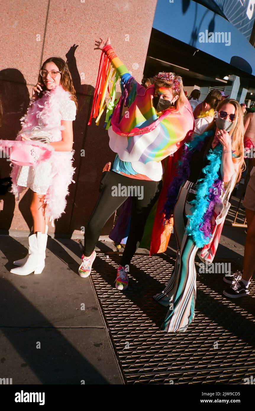 Harry styles love on tour hi-res stock photography and images - Alamy
