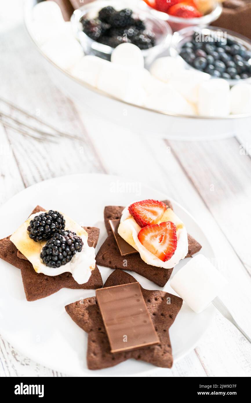 Fruit smores hi-res stock photography and images - Alamy