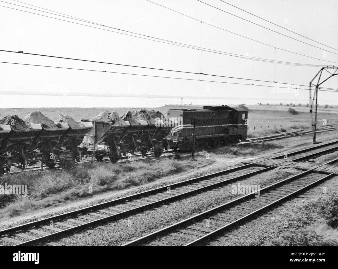 Image of the transport of sand by train in Hoek from Holland to Ter ...
