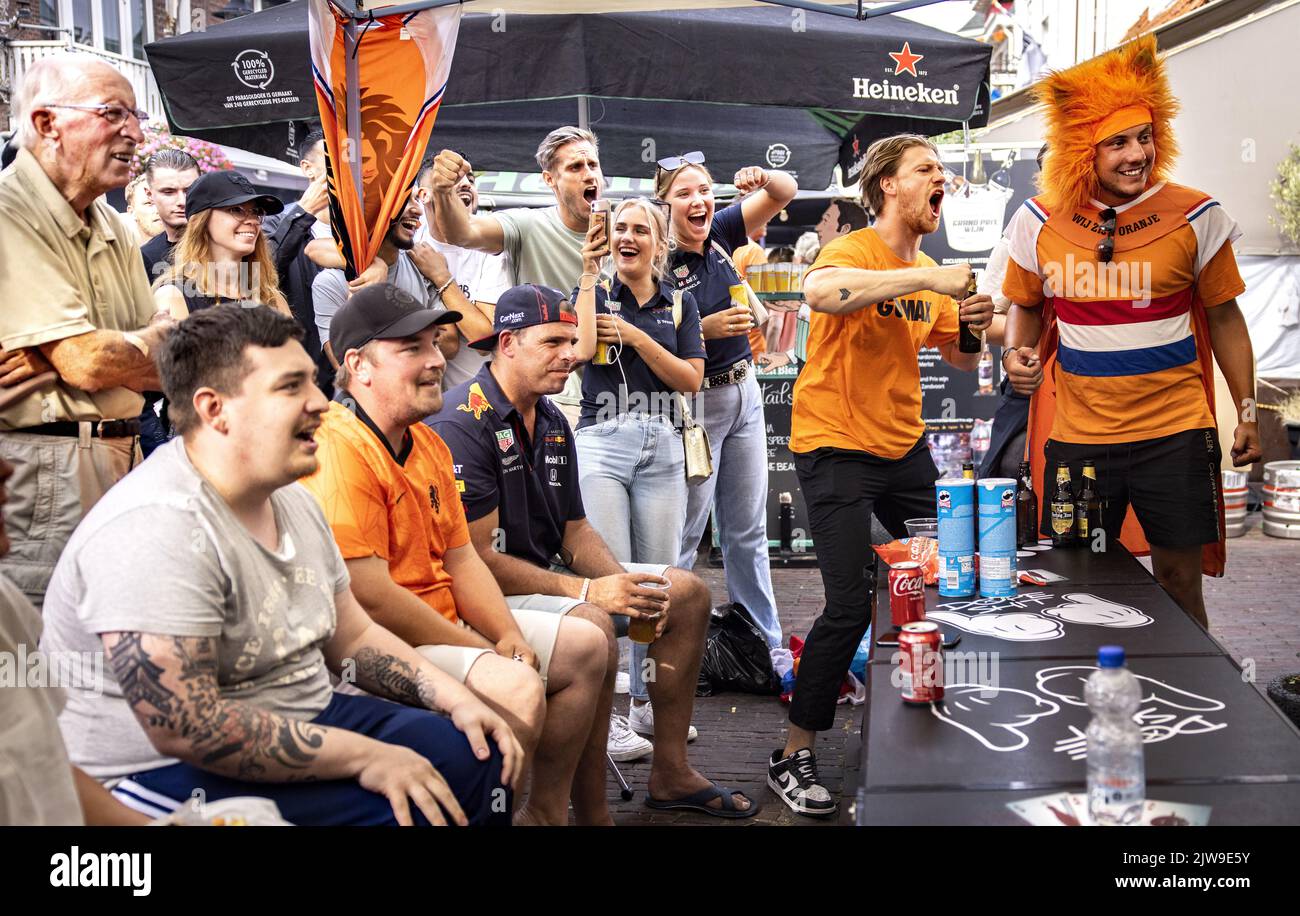 2022-09-04 16:27:21 ZANDVOORT - Revelers in the center of Zandvoort ...