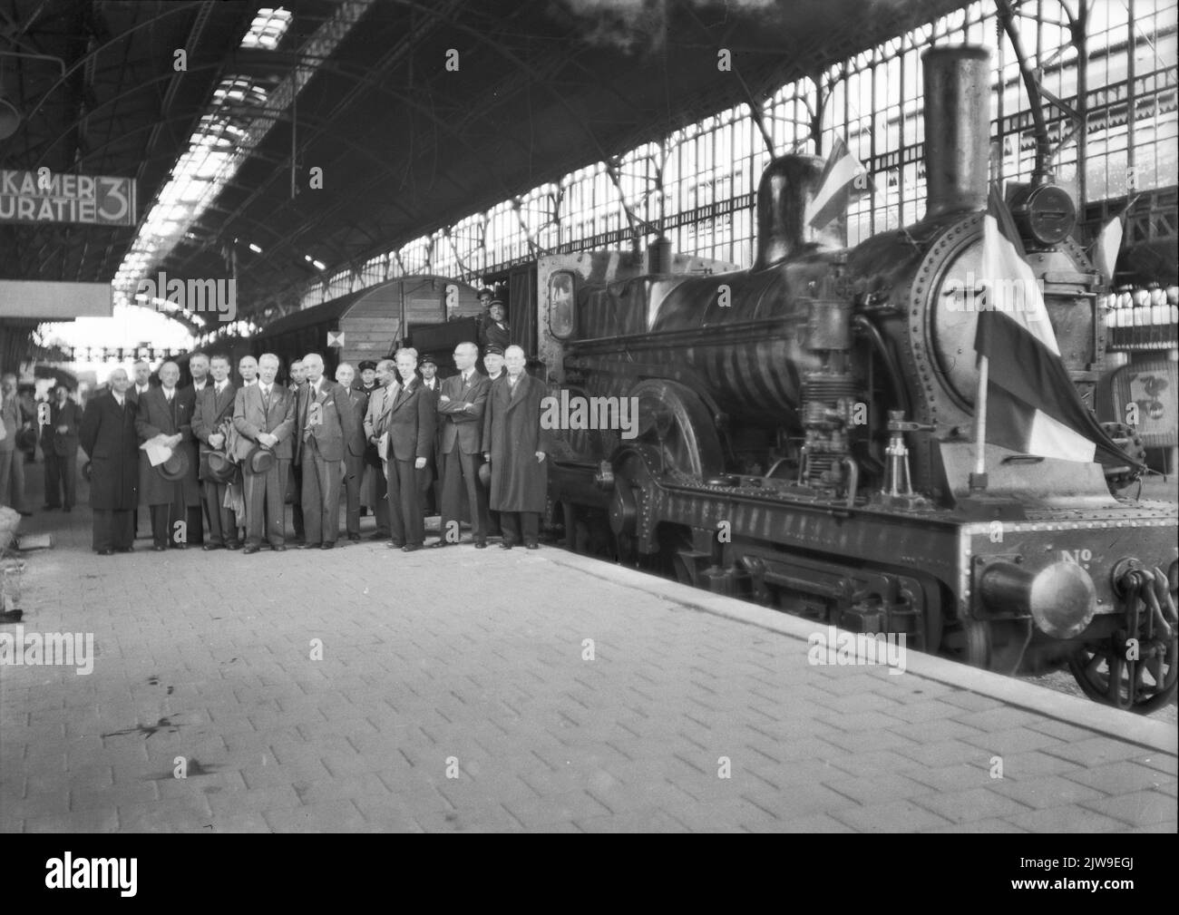 Image of the N.S. management on the first train after the war ...