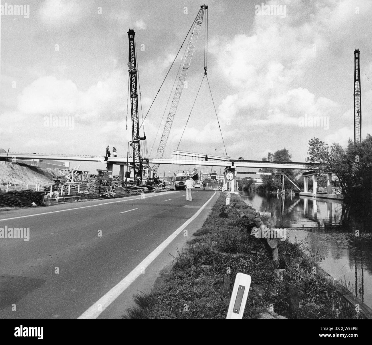 Image of the construction of 'Artwork 4', a viaduct about the Deputy in ...