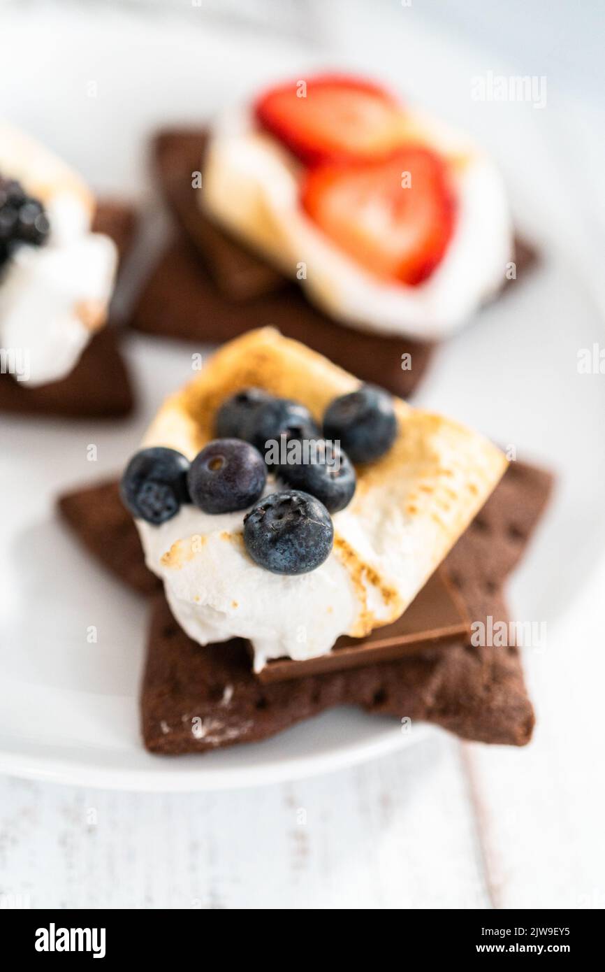 Fruit smores hi-res stock photography and images - Alamy