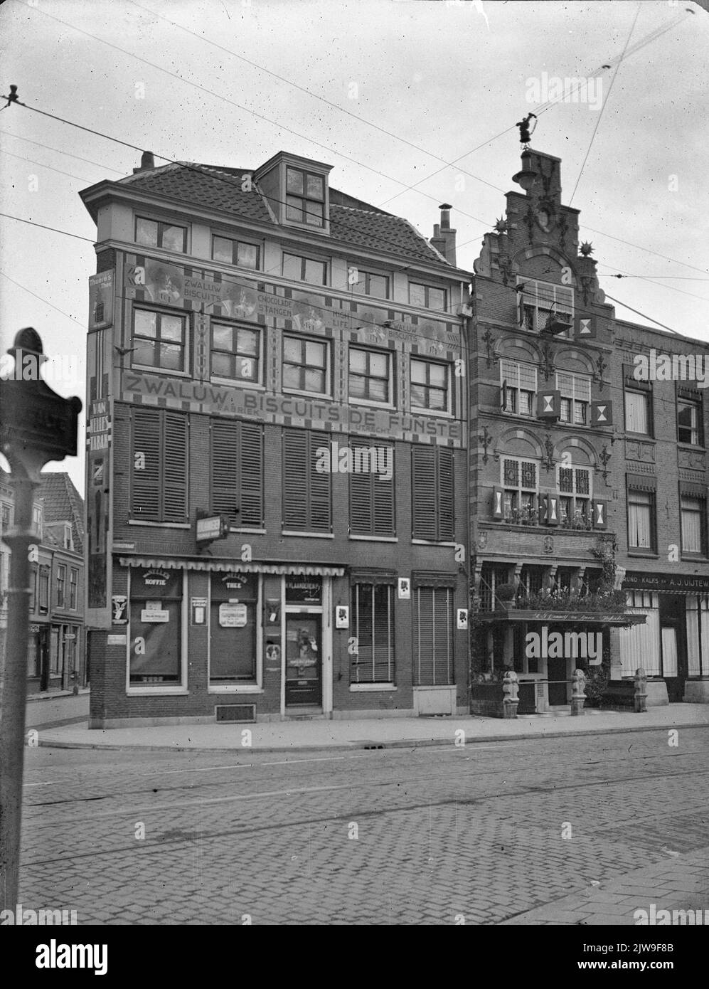 View of the facades of Huizen Voorstraat 12 (left, H. Vlaanderen ...