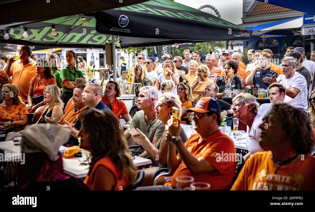 2022-09-04 15:50:57 ZANDVOORT - Tension in a bar outside the circuit ...